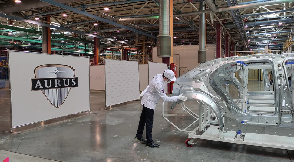 Обновленный Aurus Senat и электрические мотоциклы Aurus Merlon на ...